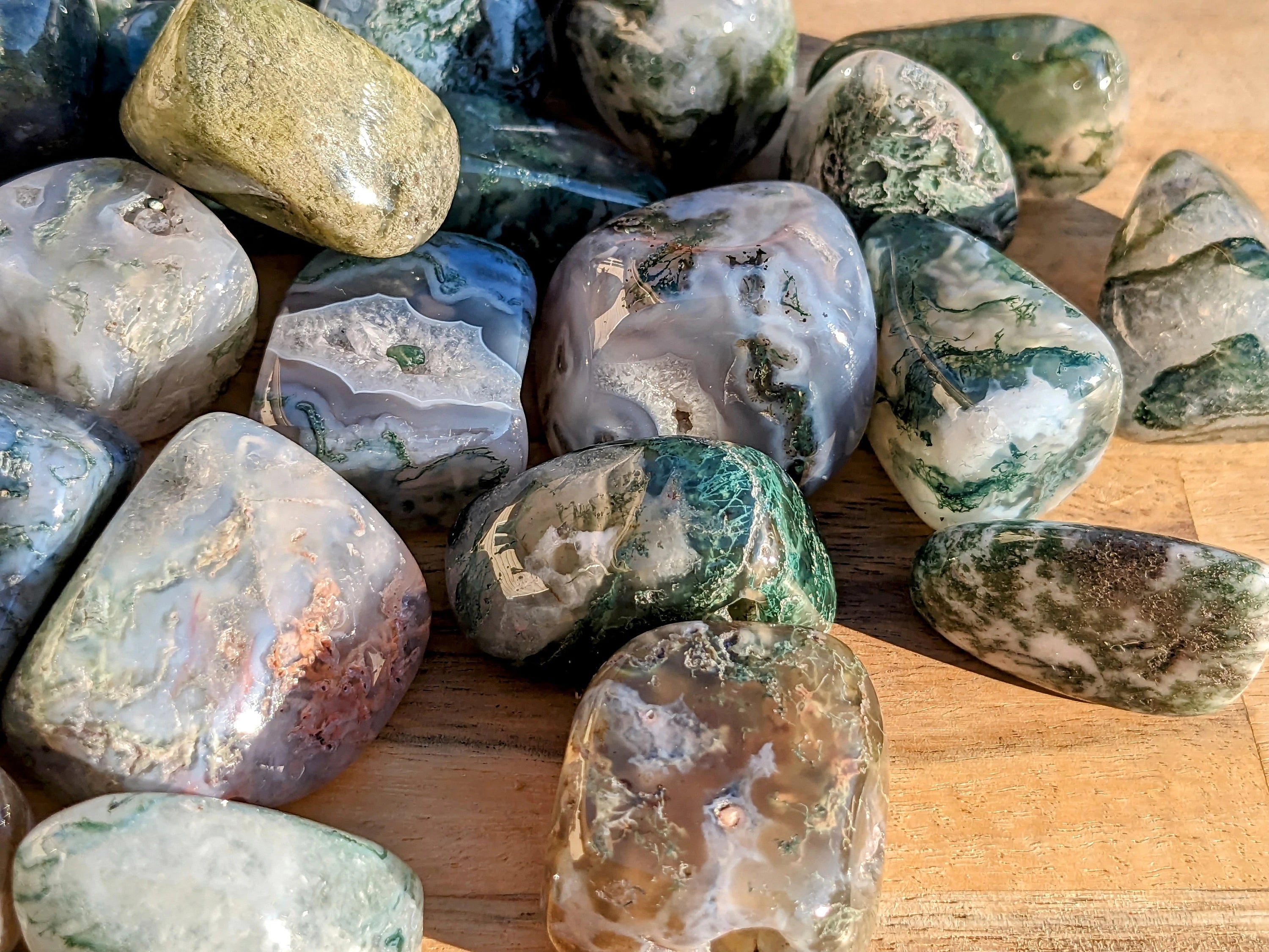 Moss Agate Tumbled Stones – The Gentle Jasper